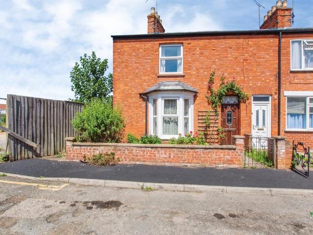 2 bedroom end of terrace house for sale