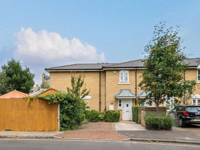 2 bedroom end of terrace house for sale