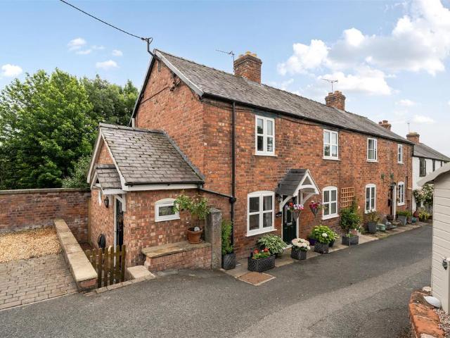 2 bedroom end of terrace house for sale