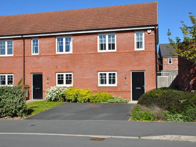 2 bedroom end of terrace house for sale