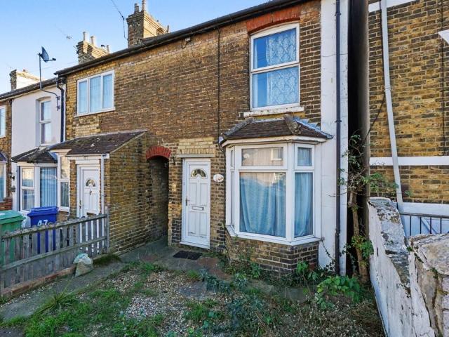 2 bedroom end of terrace house for sale