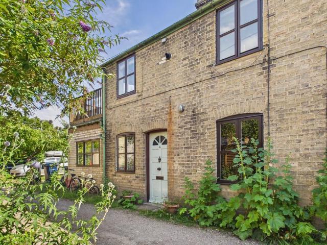 2 bedroom end of terrace house for sale