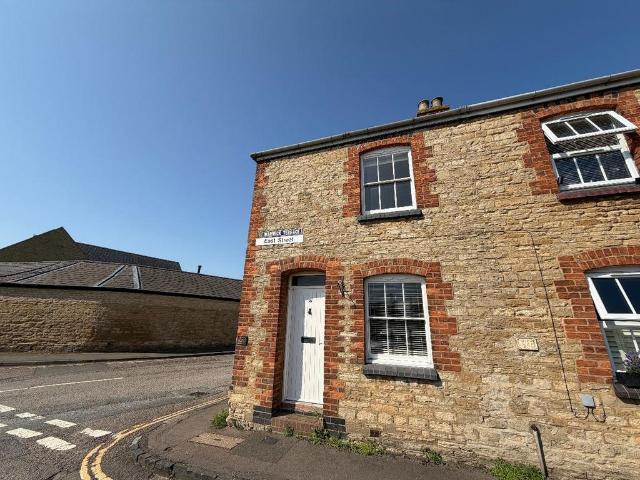 2 bedroom end of terrace house for sale