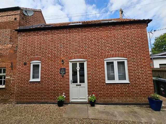 2 bedroom end of terrace house for sale