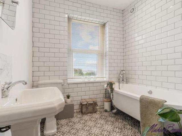 2 bedroom end of terrace house for sale in Cobden Street, Queensbury, Bradford, BD13 1BS, BD13