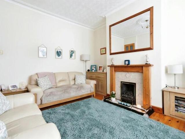 2 bedroom end of terrace house for sale in Compton Row, Leeds, LS9