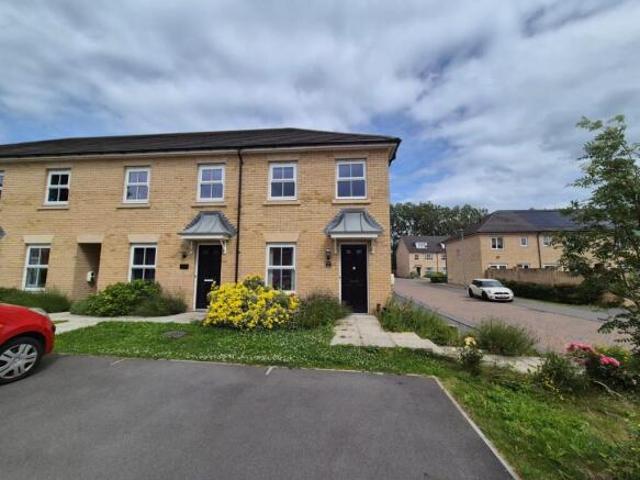 2 bedroom end of terrace house for sale in Castle Hill Close, Garforth, Leeds, LS25