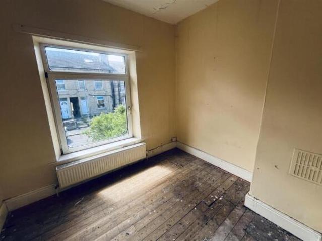 2 bedroom end of terrace house for sale in Church Street, Crosland Moor, Huddersfield, HD4