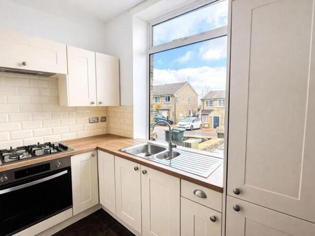 2 bedroom end of terrace house for sale in Cranbrook Street, Clayton, Bradford, BD14
