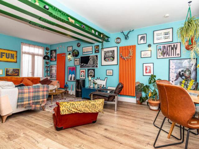 2 bedroom end of terrace house for sale in Cromwell Road, Southsea, PO4