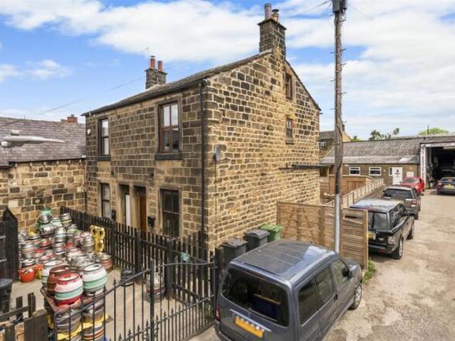 2 bedroom end of terrace house for sale in Crossgate, Otley, LS21