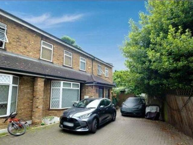 2 Bedroom End Of Terrace House For Sale In Acton, London