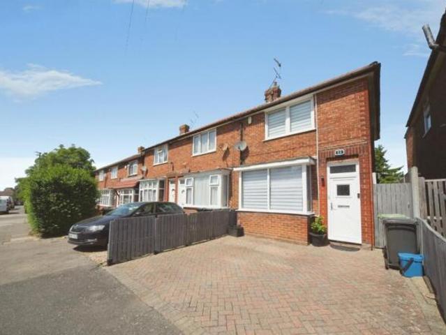 2 bedroom end of terrace house for sale in Applecroft Road, Luton, LU2