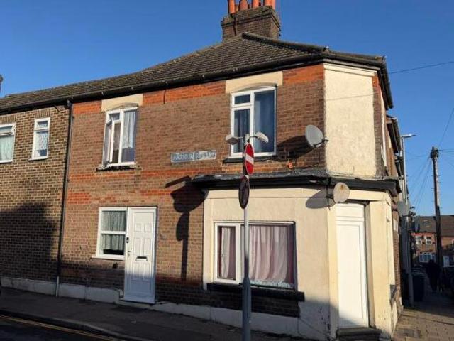 2 bedroom end of terrace house for sale in Arthur Street, Luton, LU1