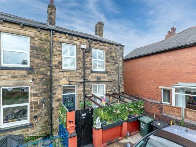 2 bedroom end of terrace house for sale in Asquith Avenue, Morley, Leeds, West Yorkshire, LS27