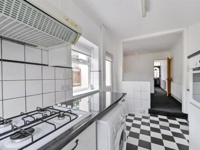 2 bedroom end of terrace house for sale in Auckland Road, Reading RG6