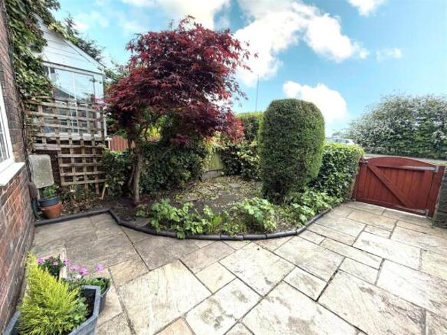 2 bedroom terraced house for sale in Bolton Road, Westhoughton, Bolton, BL5