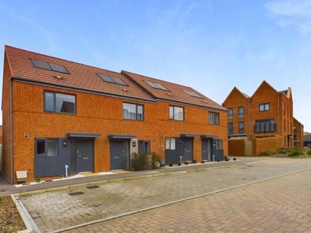 2 Bedroom End Of Terrace House For Sale In Bordon, Hampshire