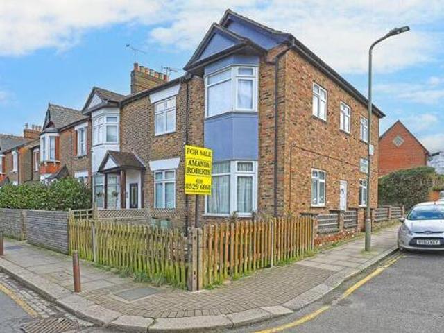 2 Bedroom End Of Terrace House For Sale In Barnet, North London