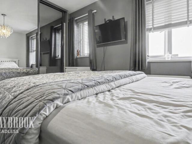 2 bedroom end of terrace house for sale in Bassledene Court, Sheffield, S2