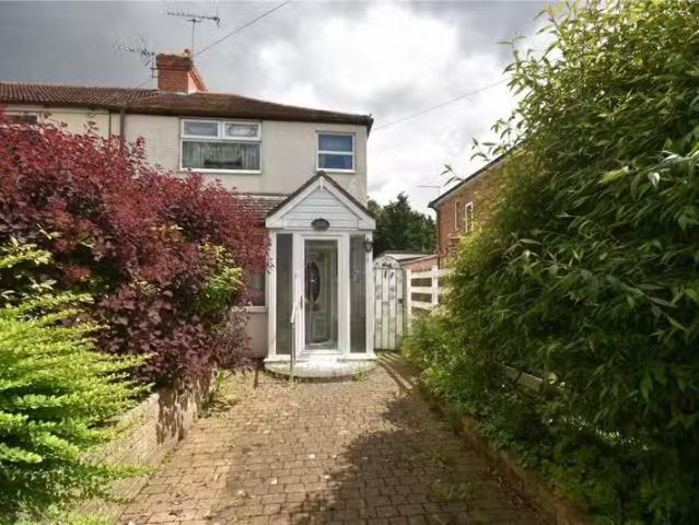 2 bedroom end of terrace house for sale in Bickenhill Lane, Ma.