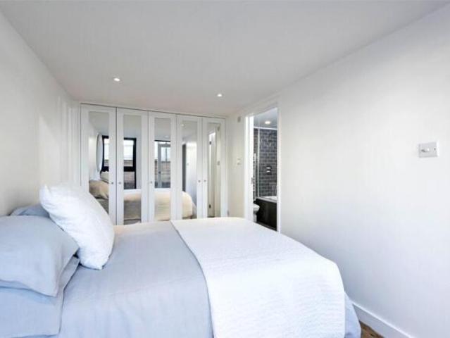 2 bedroom end of terrace house for sale in Bramfield Road, SW11