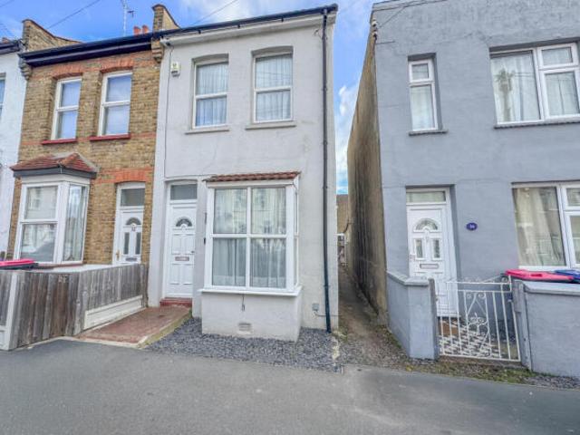 2 bedroom end of terrace house for sale in Brighton Avenue, Southend on Sea, SS1 2, SS1