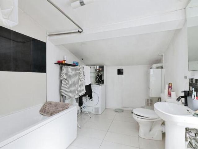 2 bedroom end of terrace house for sale in Brixton Road, Watford, WD24