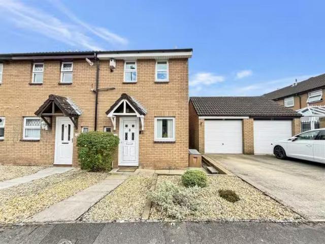 2 bedroom end of terrace house for sale in Gilroy Close, Longw.