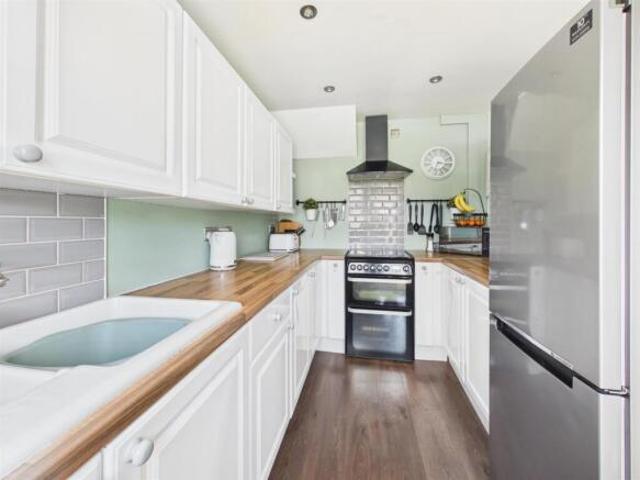 2 bedroom end of terrace house for sale in Gimson Close, Tuffley, Gloucester, GL4