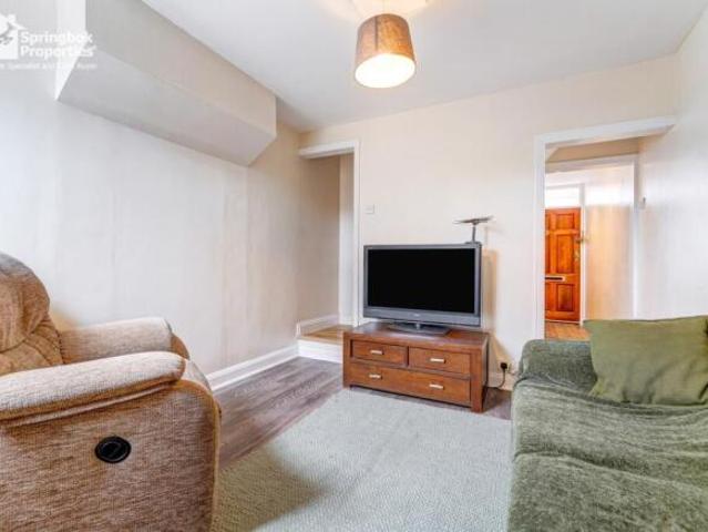 2 bedroom end of terrace house for sale in Gratton Road, Bedford, Bedfordshire, MK40