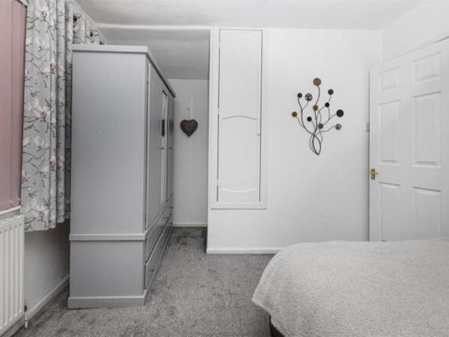 2 bedroom end of terrace house for sale in Greenfield Avenue, Oakes, Huddersfield, HD3