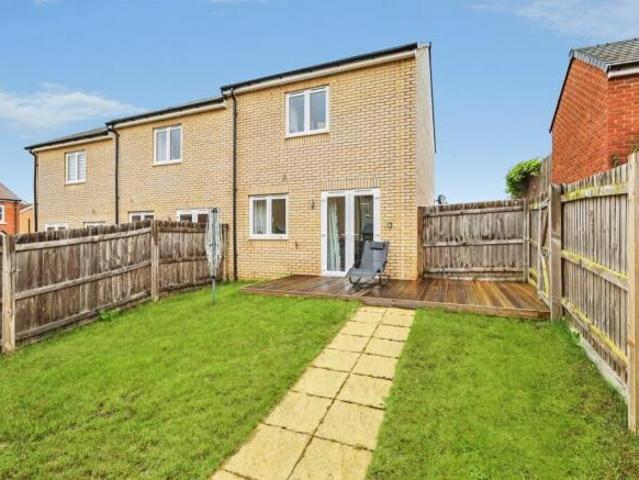 2 bedroom end of terrace house for sale in Greenhouse Close, Northampton, NN4