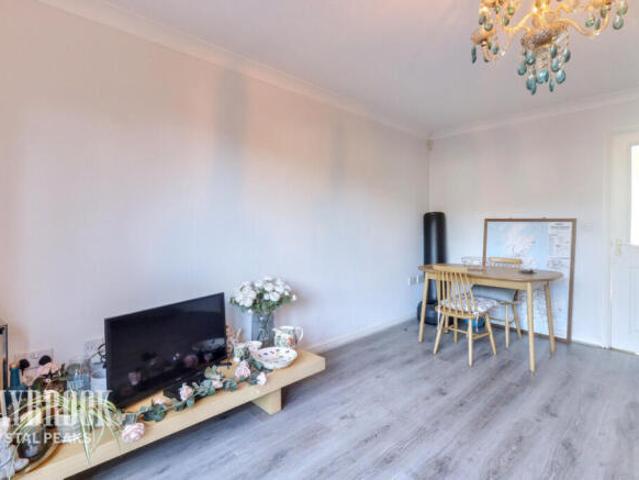 2 bedroom end of terrace house for sale in Dobbs Close, Sheffield, S21