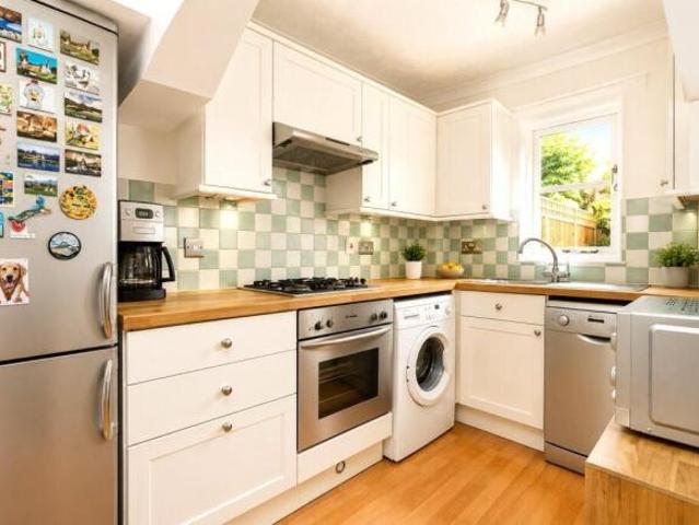 2 bedroom end of terrace house for sale in Devoil Close, Guildford, Surrey, GU4