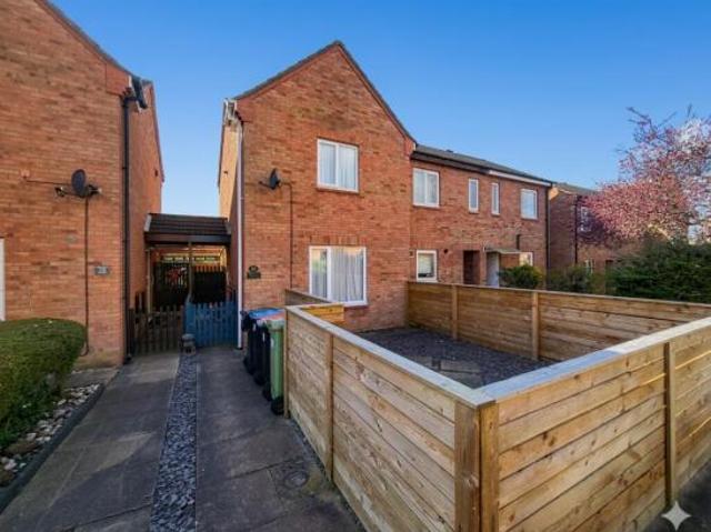 2 bedroom end of terrace house for sale in Dexter Avenue, Milton Keynes, MK6
