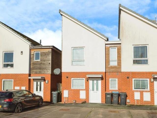 2 bedroom end of terrace house for sale in Dinas Close, Chester, CH1