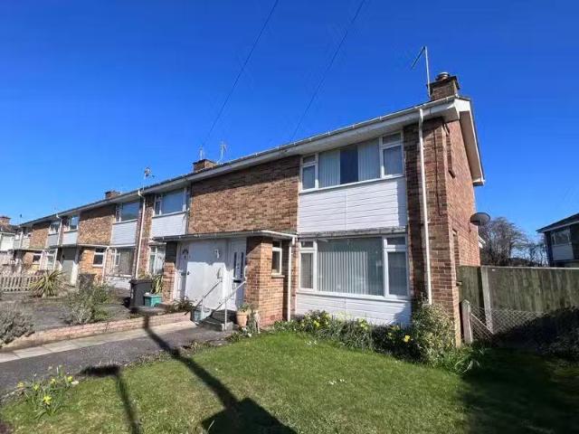 2 bedroom end of terrace house for sale in Drax Avenue, Northp.