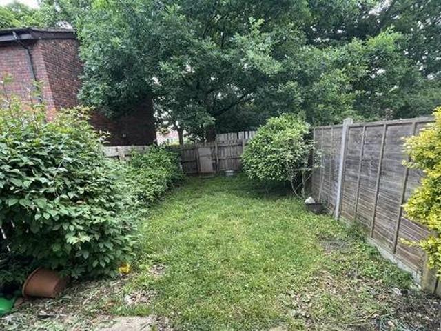 2 bedroom end of terrace house for sale in Foxley Close Redhill Surrey RH1