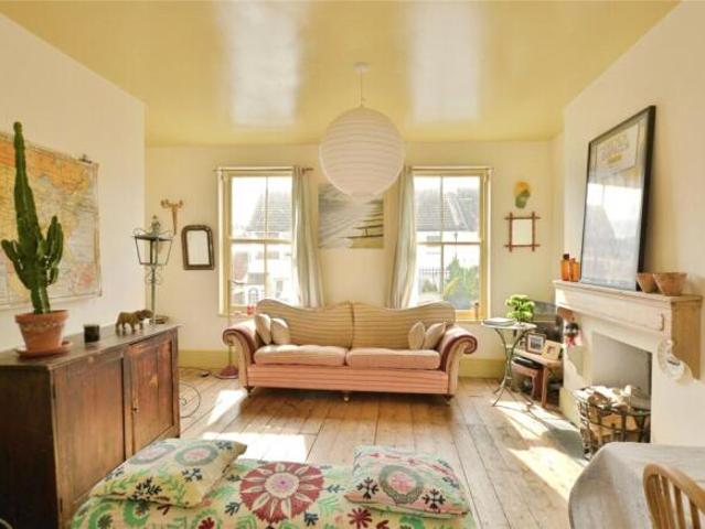 2 bedroom end of terrace house for sale in Foord Road, Folkestone, Kent, CT19