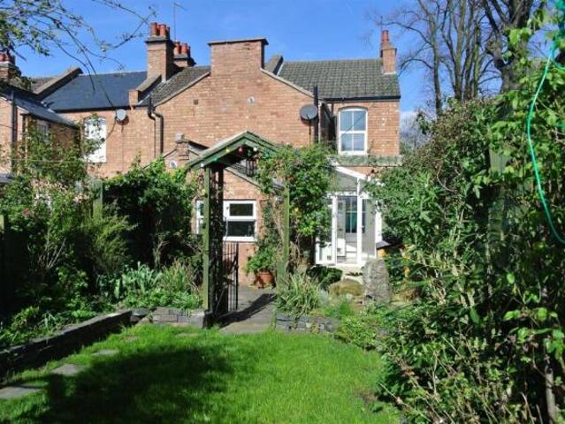 2 bedroom end of terrace house for sale in Farm Road, Lillington, Leamington Spa, CV32