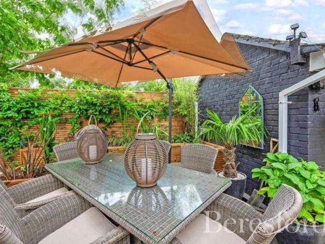 2 bedroom end of terrace house for sale in Flintwich Manor, Chelmsford, CM1