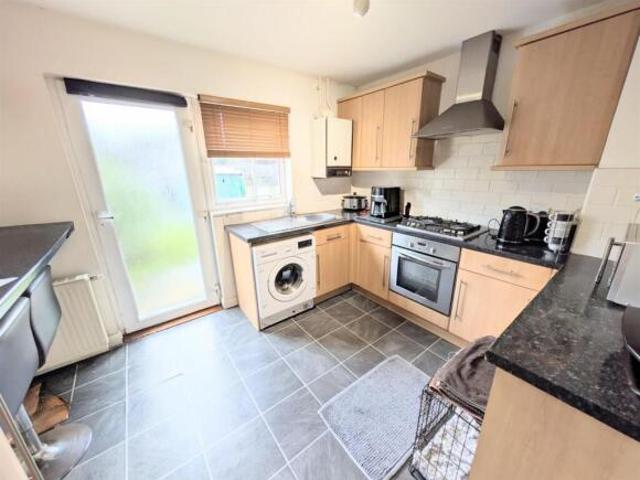 2 bedroom end of terrace house for sale in Frogmore Close, Slough, SL1