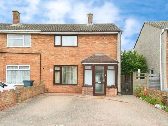2 bedroom end of terrace house for sale in Kingswood Avenue Park North, Swindon, SN3