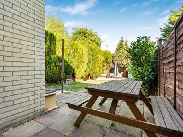 2 bedroom end of terrace house for sale in Hobart Road, Cambridge, CB1