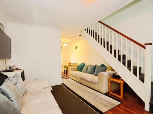 2 bedroom end of terrace house for sale in Holly Farm Close, Caddington, Luton, LU1