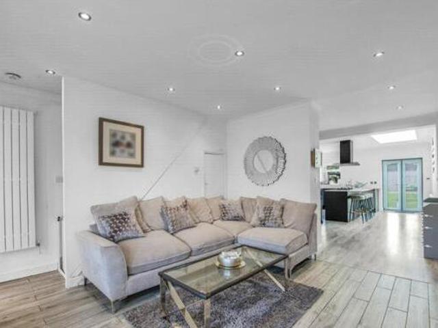 2 Bedroom End Of Terrace House For Sale In Hayes