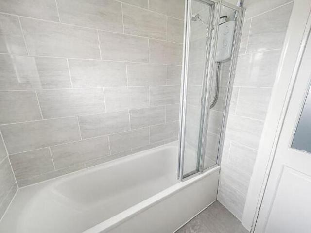 2 bedroom end of terrace house for sale in Hall Cross Road, Huddersfield, West Yorkshire, HD5