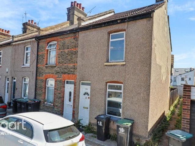 2 bedroom end of terrace house for sale in Hartfield Place, Gravesend, DA11