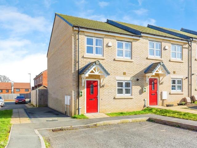 2 bedroom end of terrace house for sale in Harvester Way, Northampton, NN4
